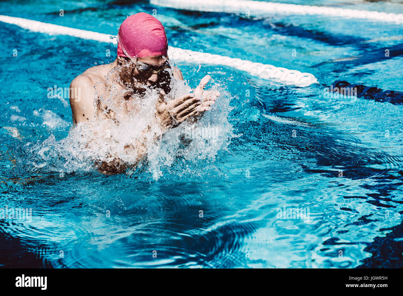 Splashing pool water hi-res stock photography and images - Alamy