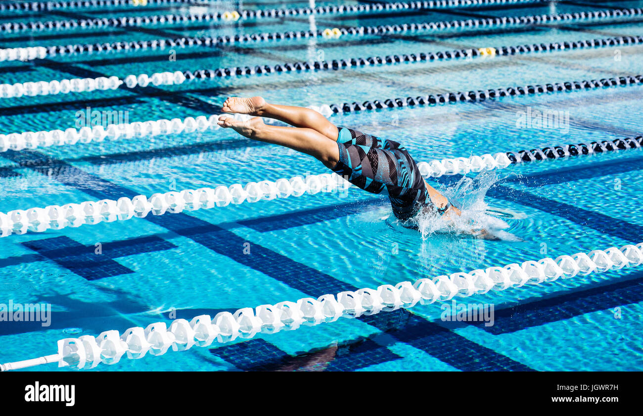 Female swimmer diving hi-res stock photography and images - Alamy