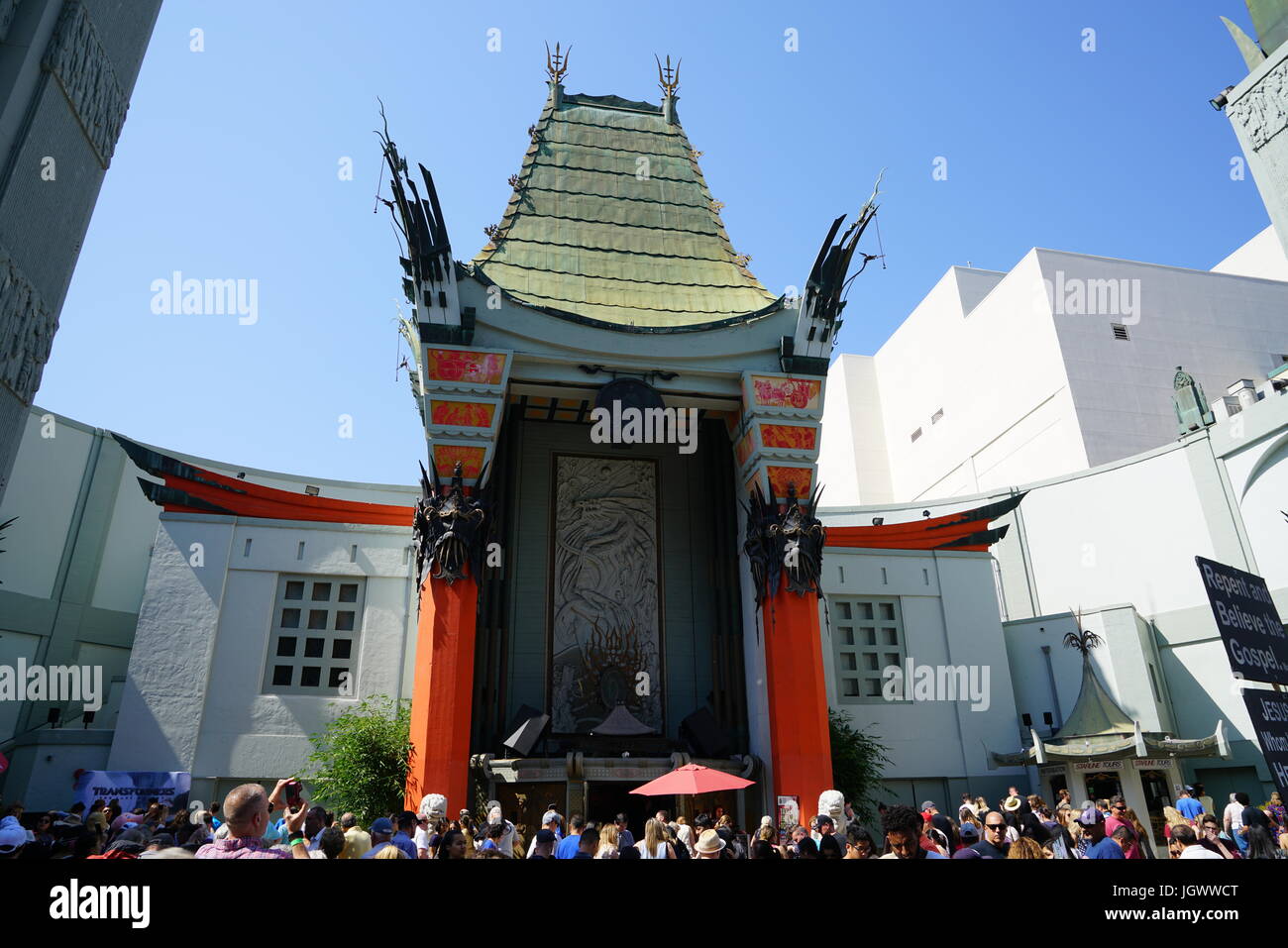 Grauman's Chinese Theatre on Hollywood Boulevard Stock Photo - Alamy