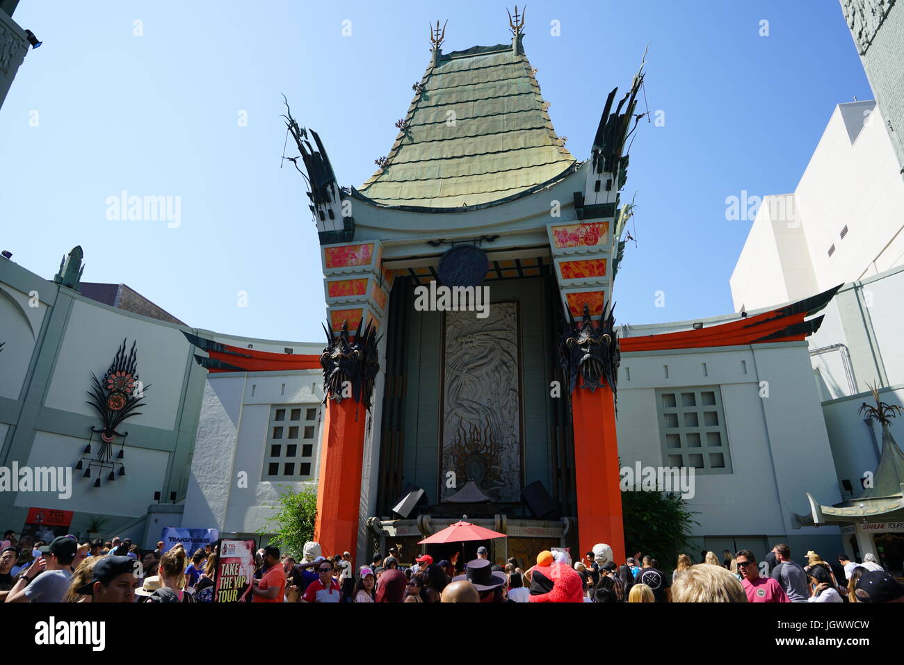 Grauman's Chinese Theatre on Hollywood Boulevard Stock Photo - Alamy