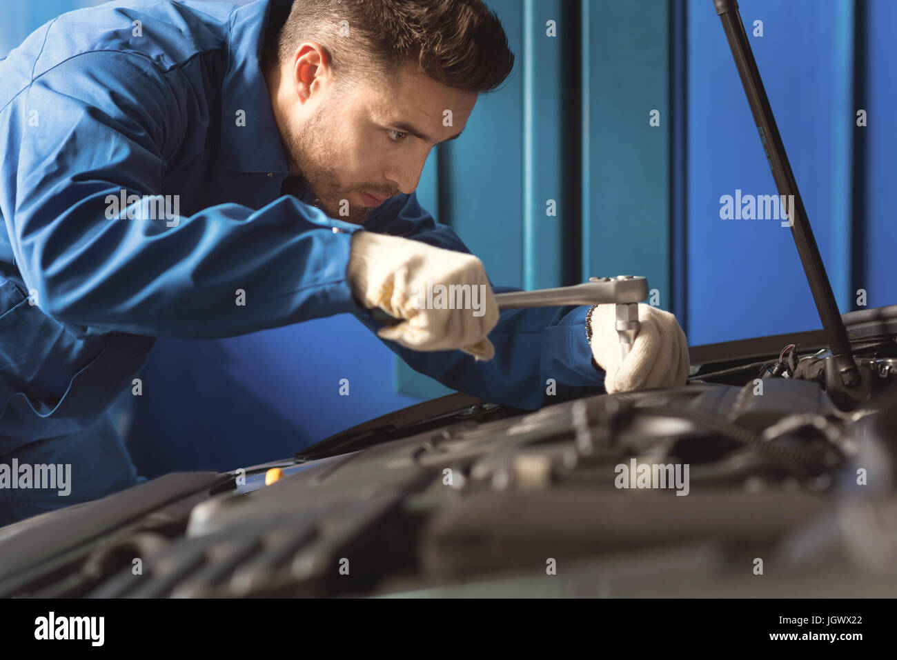 Fixing things. Experiment precise trained repairman employing ...