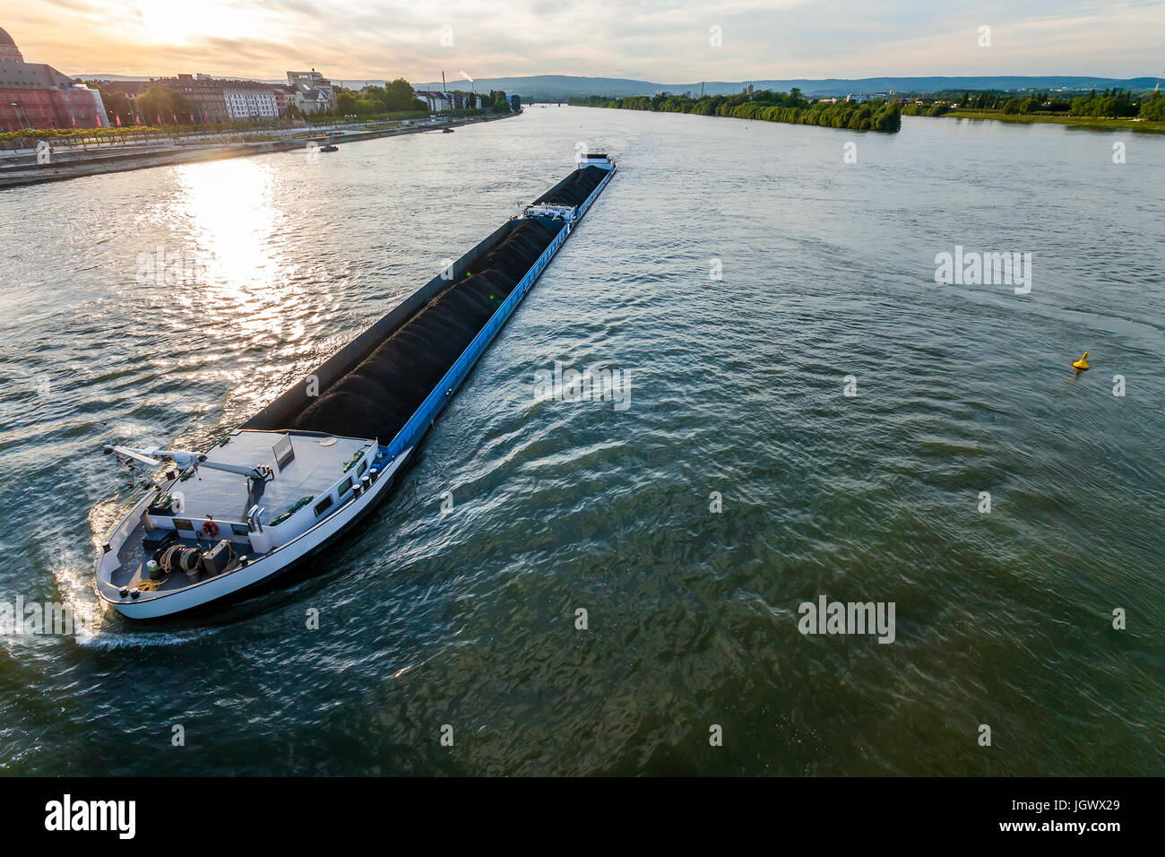 Coal carrier ship boat barge hi-res stock photography and images - Alamy