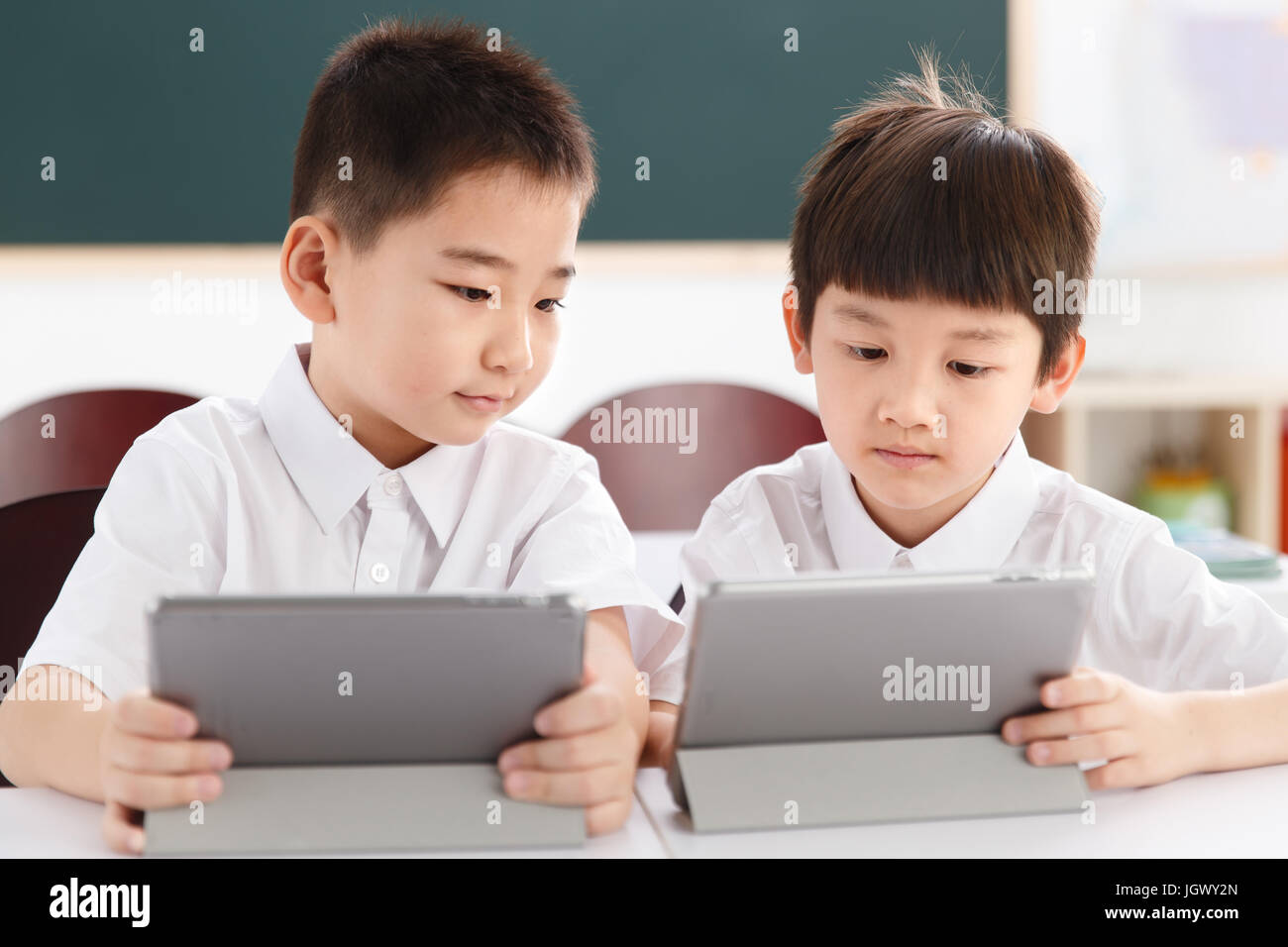 Tablet classroom uniform students hi-res stock photography and images ...