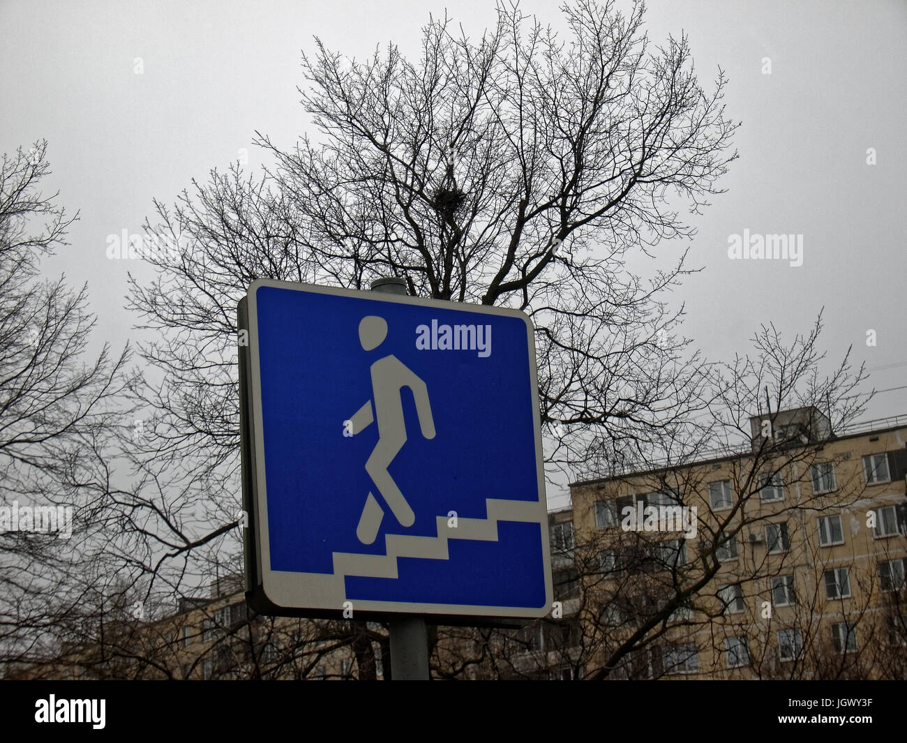 Underpass sign hi-res stock photography and images - Alamy