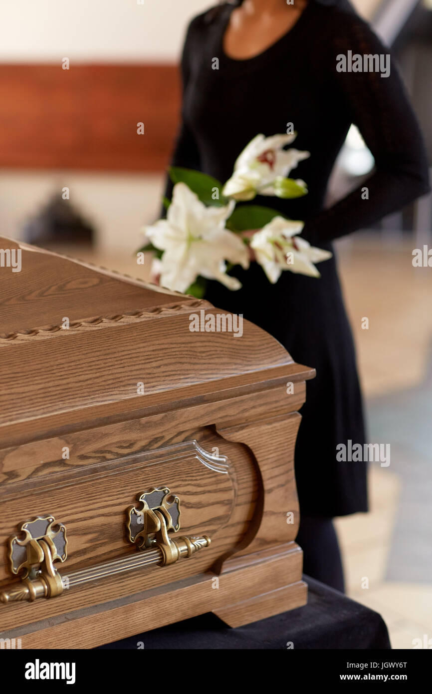 woman with flowers and coffin at funeral Stock Photo - Alamy