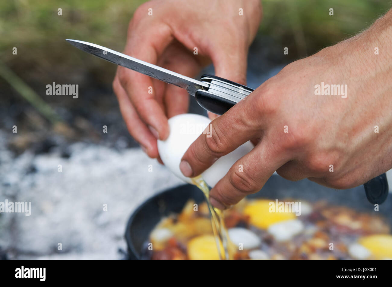 Campfire eggs for breakfast hi-res stock photography and images - Alamy