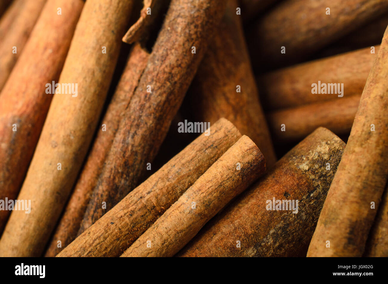 Dry aromatic cinnamon sticks hi-res stock photography and images - Alamy