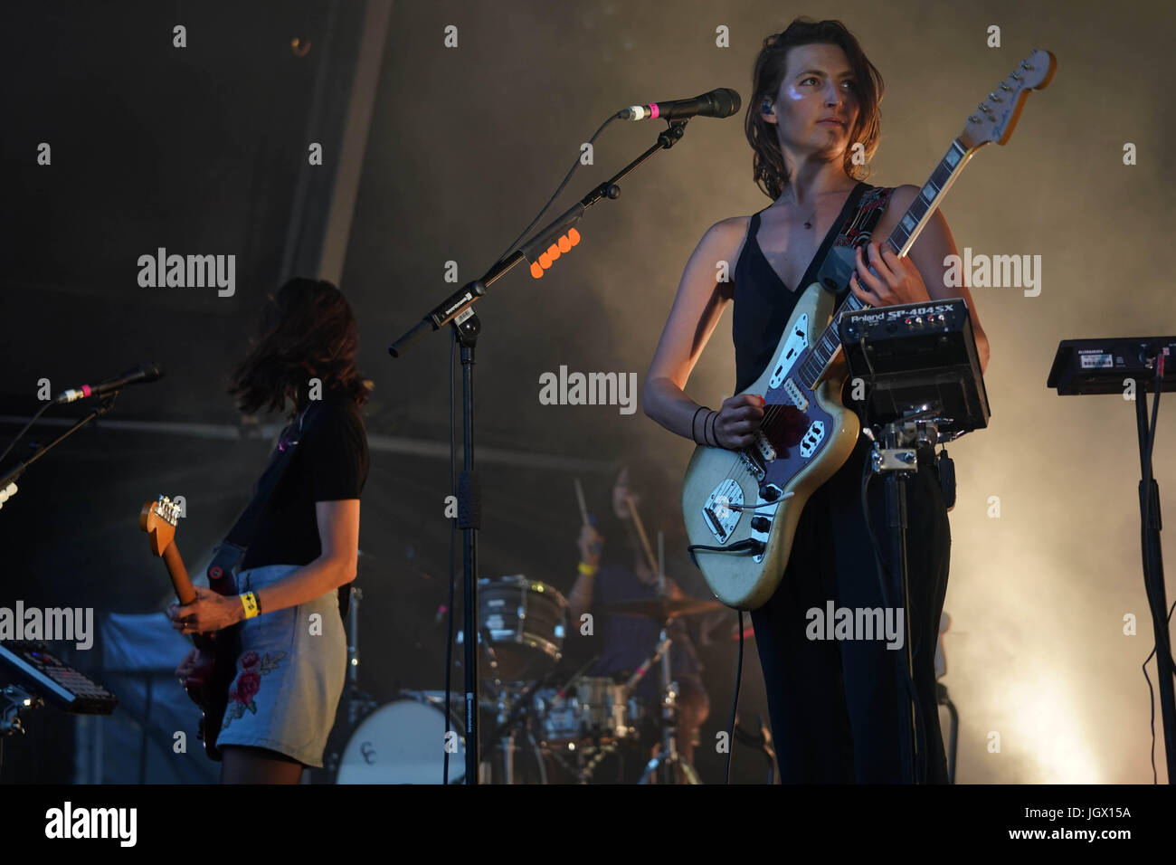 Warpaint band hi-res stock photography and images - Alamy