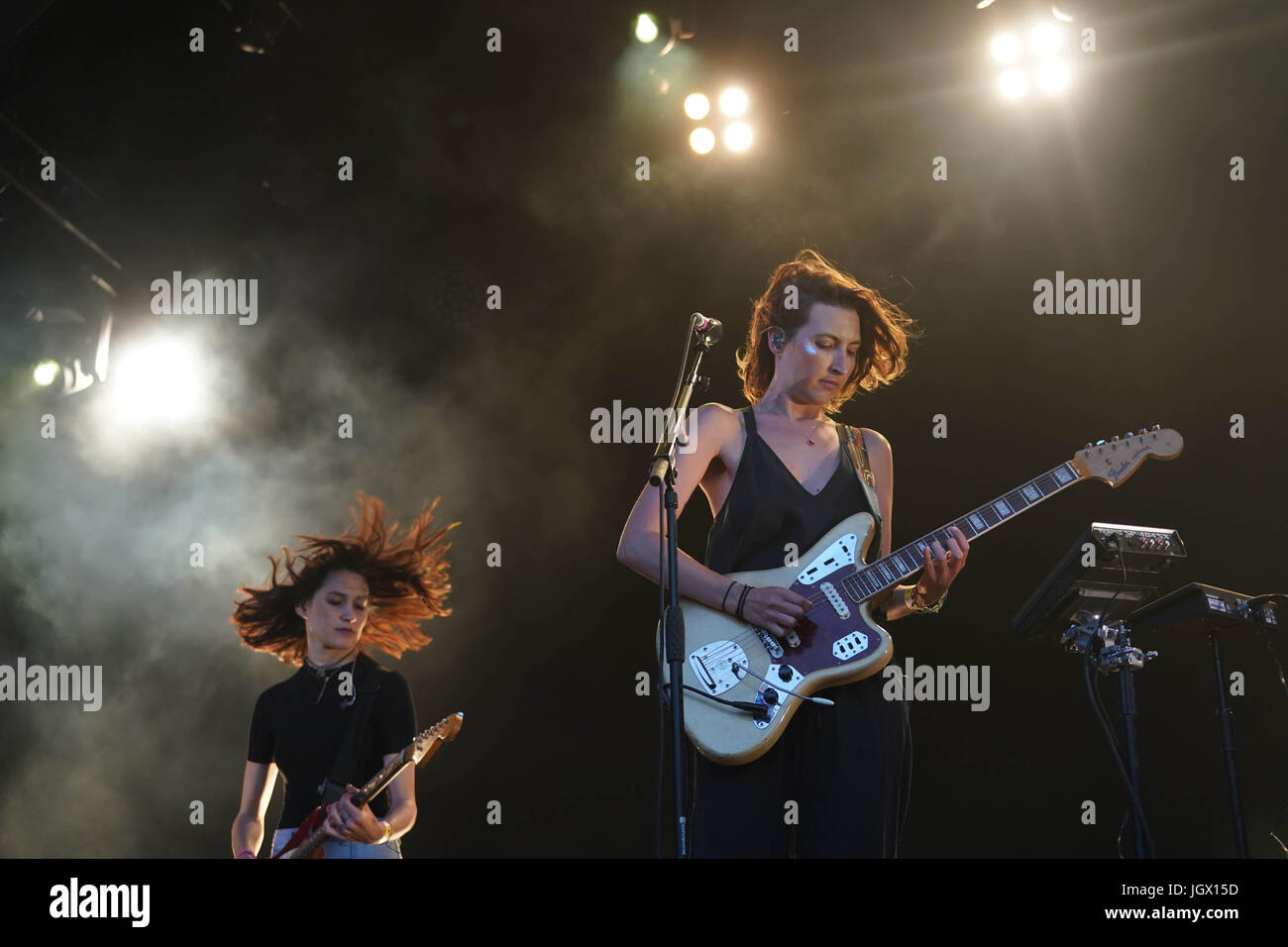 Warpaint band hi-res stock photography and images - Alamy