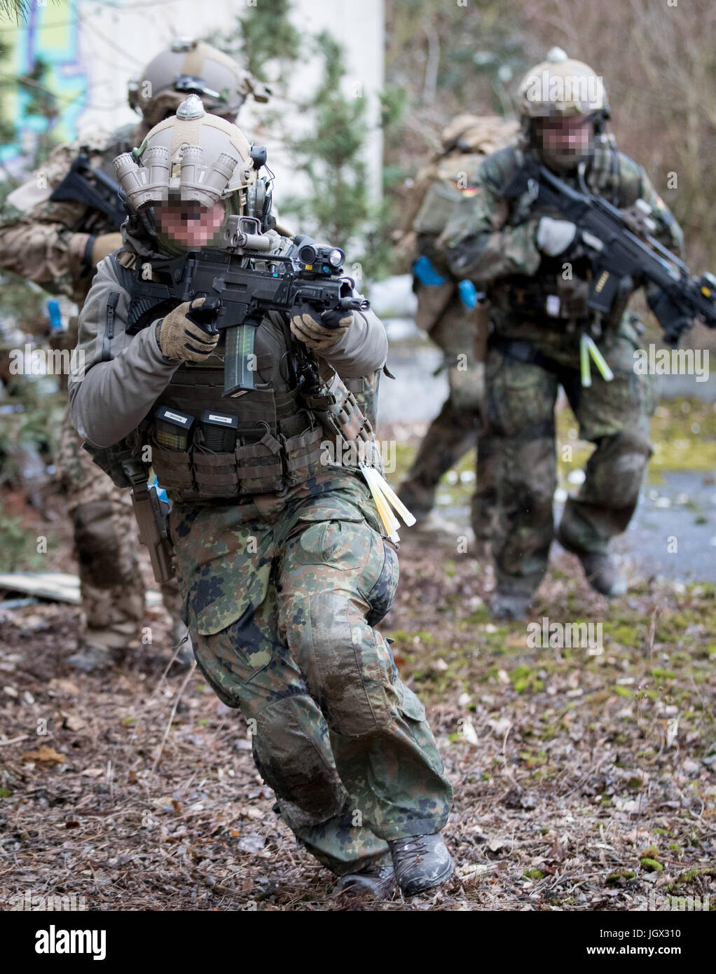 Magdeburg, Germany. 1st Mar, 2017. Soldiers of the German military ...