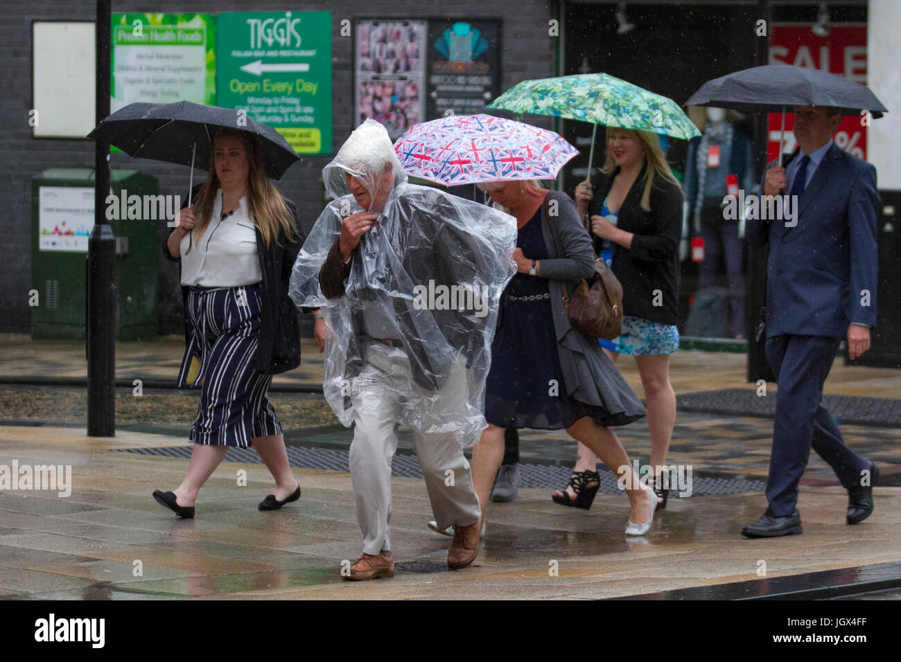 Preston, Lancashire, UK. UK Weather. 11th July, 2017. Heavy and ...