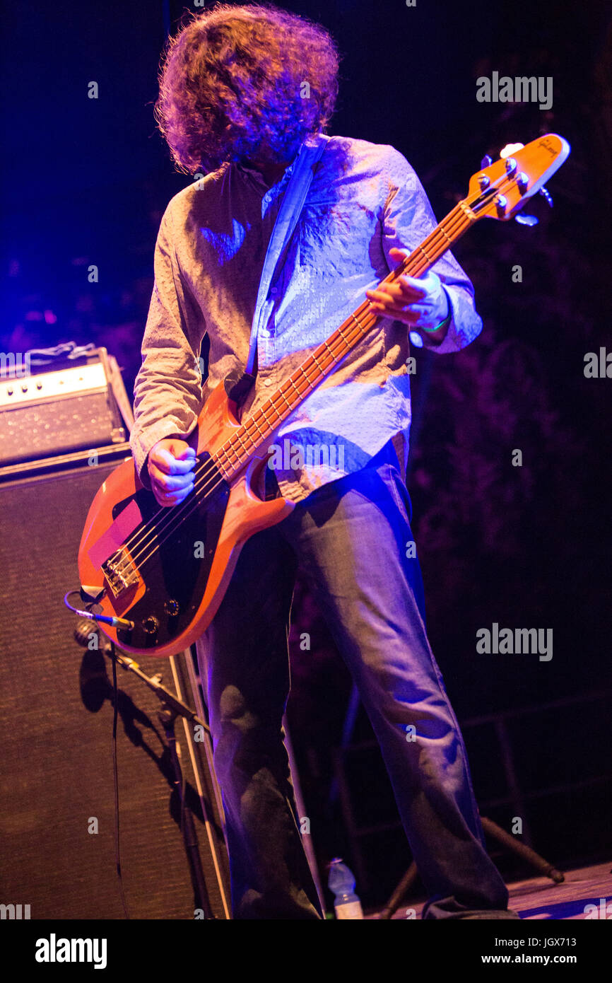 Dinosaur jr rock band hi-res stock photography and images - Alamy