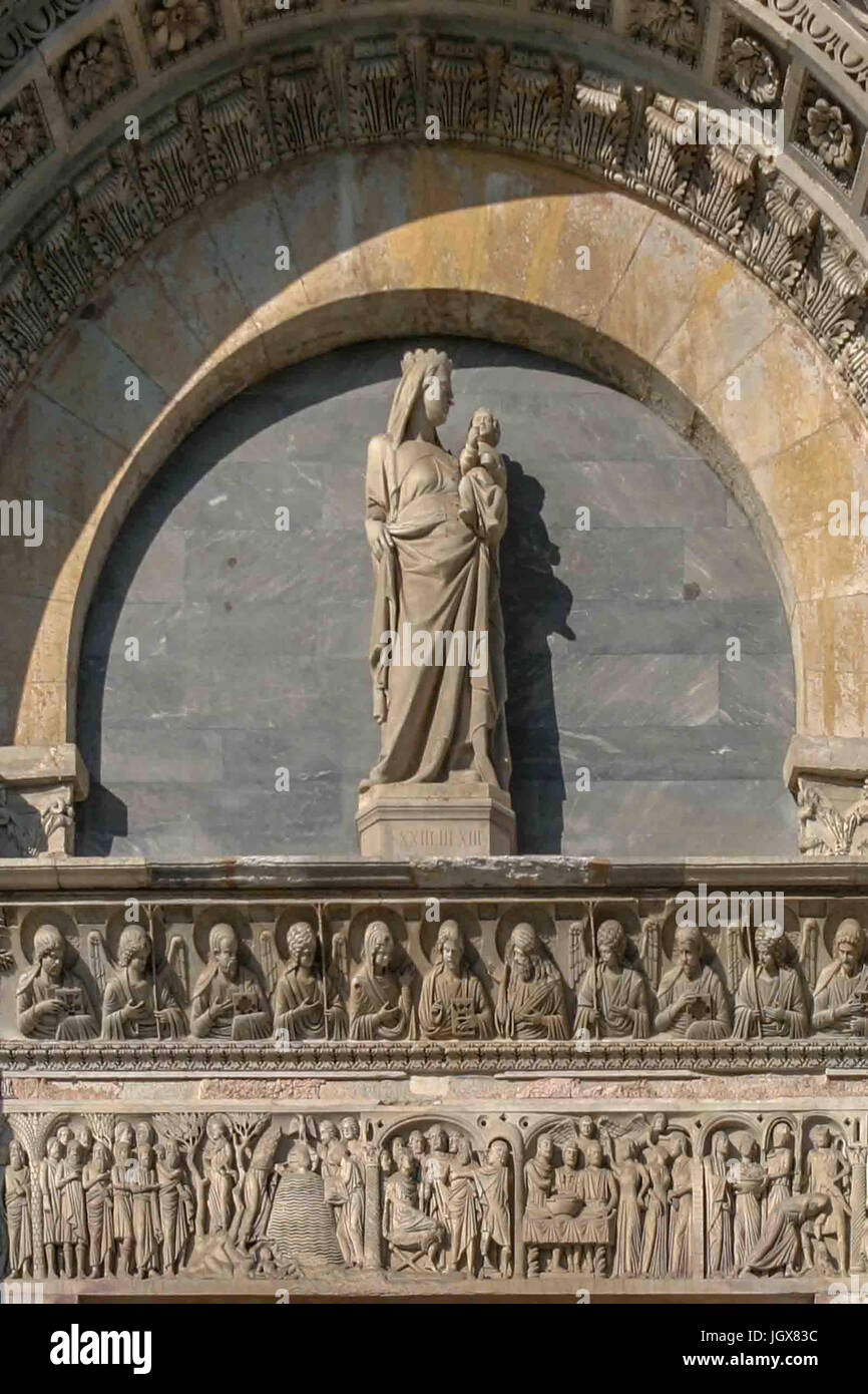 October 15, 2004 - Pisa, Italy - Inside an elaborate archway atop the ...