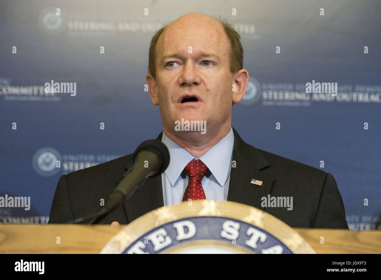Sen chris coons hi-res stock photography and images - Alamy