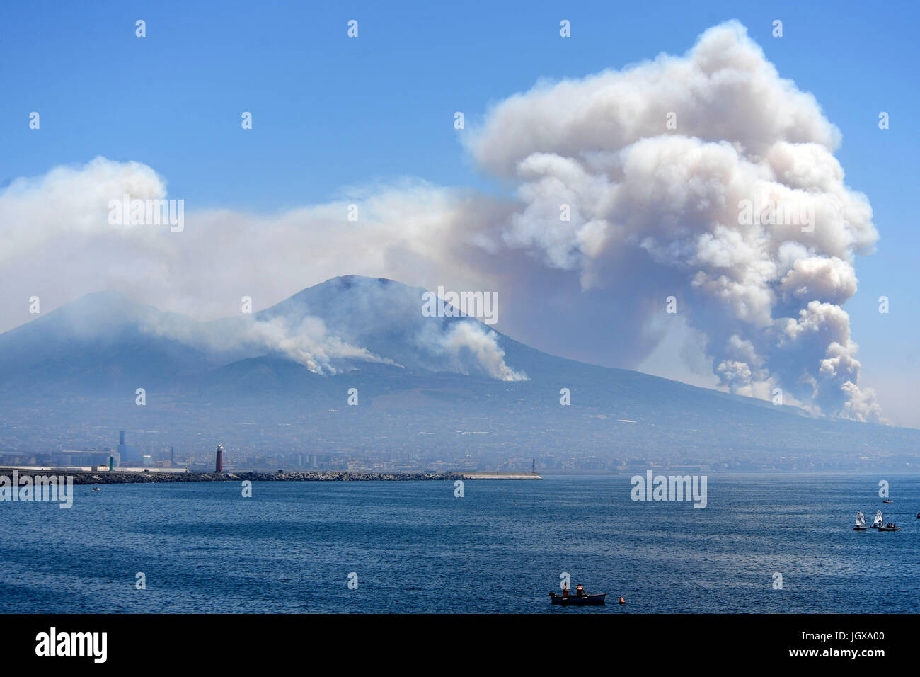 Vesuvius national park hi-res stock photography and images - Alamy