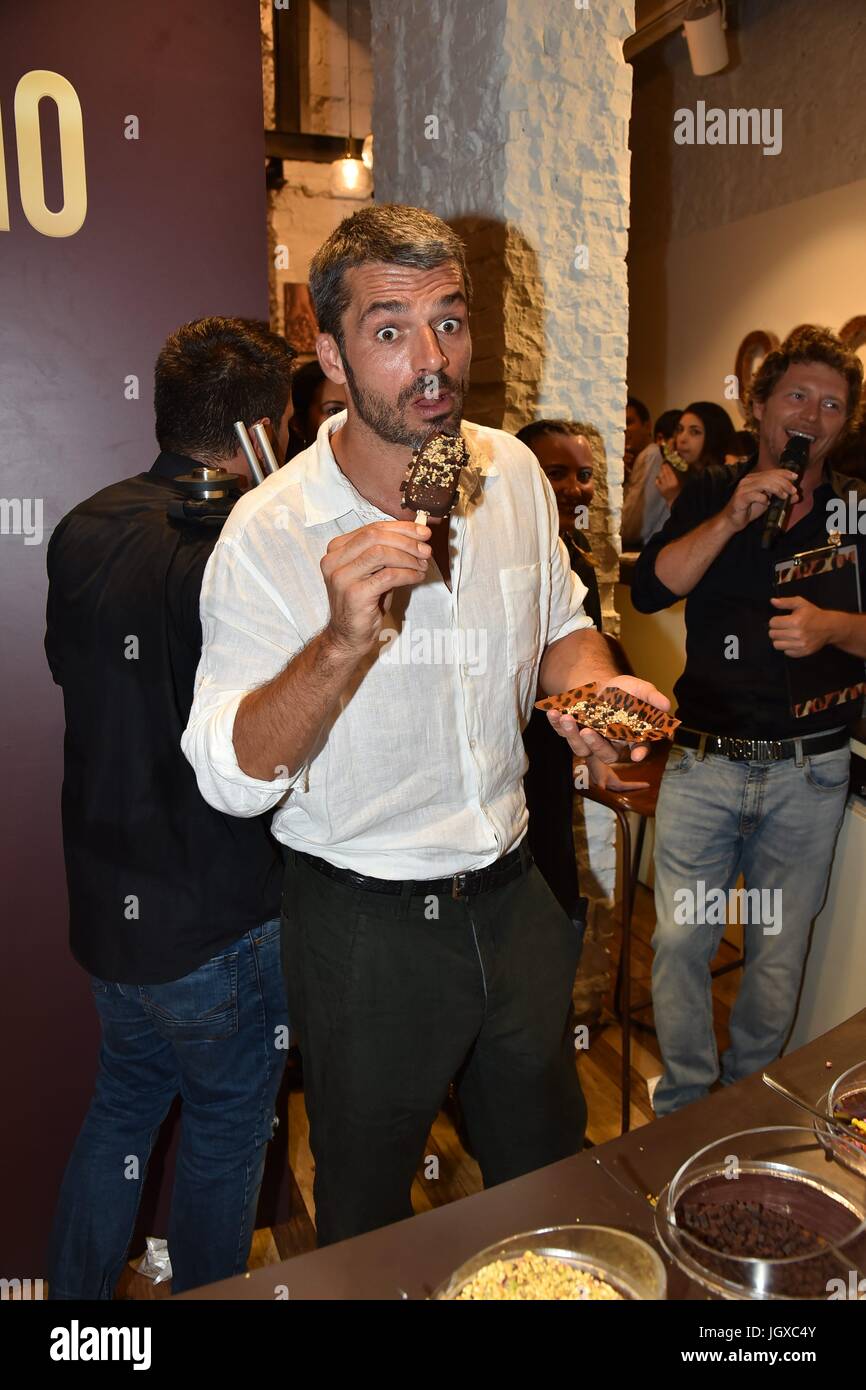 Luca argentero magnum hi-res stock photography and images - Alamy