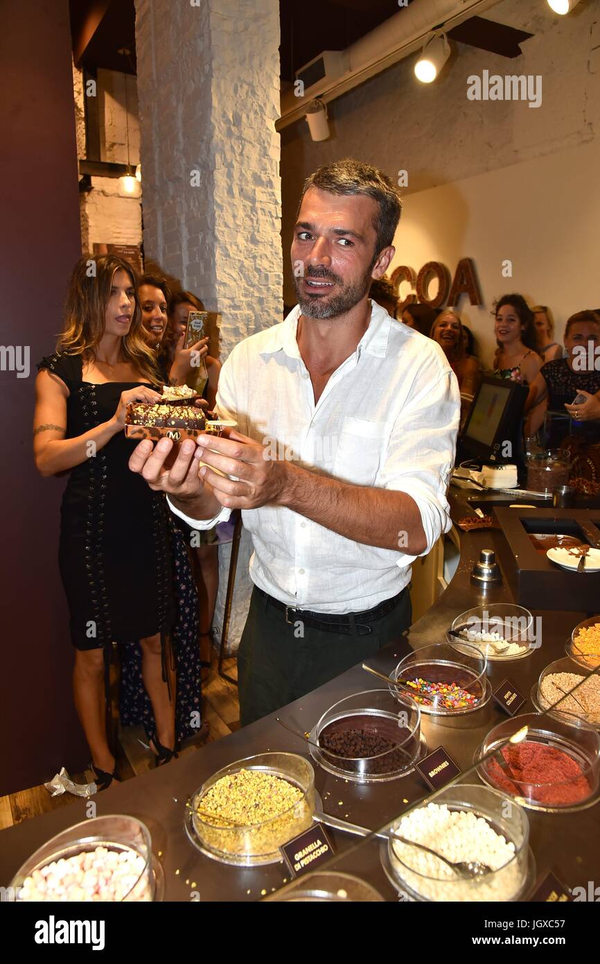 Luca argentero magnum hi-res stock photography and images - Alamy