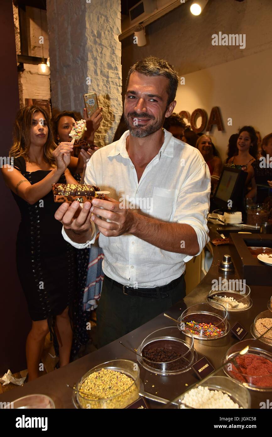 Luca argentero magnum hi-res stock photography and images - Alamy