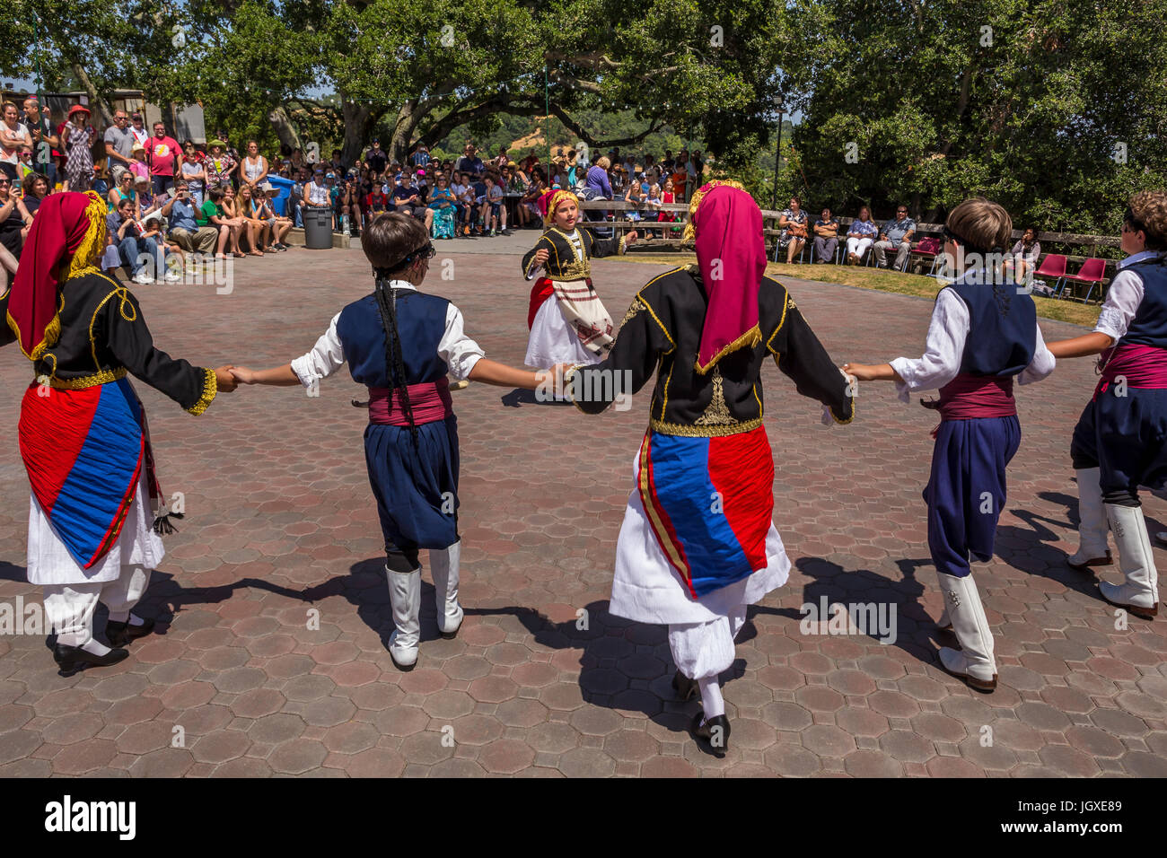 Greek folk dance hi-res stock photography and images - Alamy