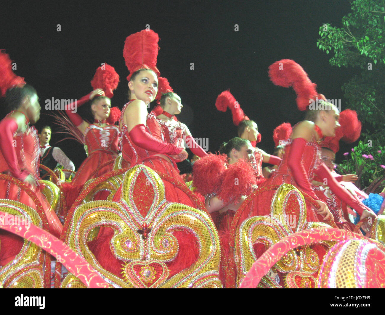 Car of Moulin Rouge Ballerinas, Concentration of the School of Samba ...