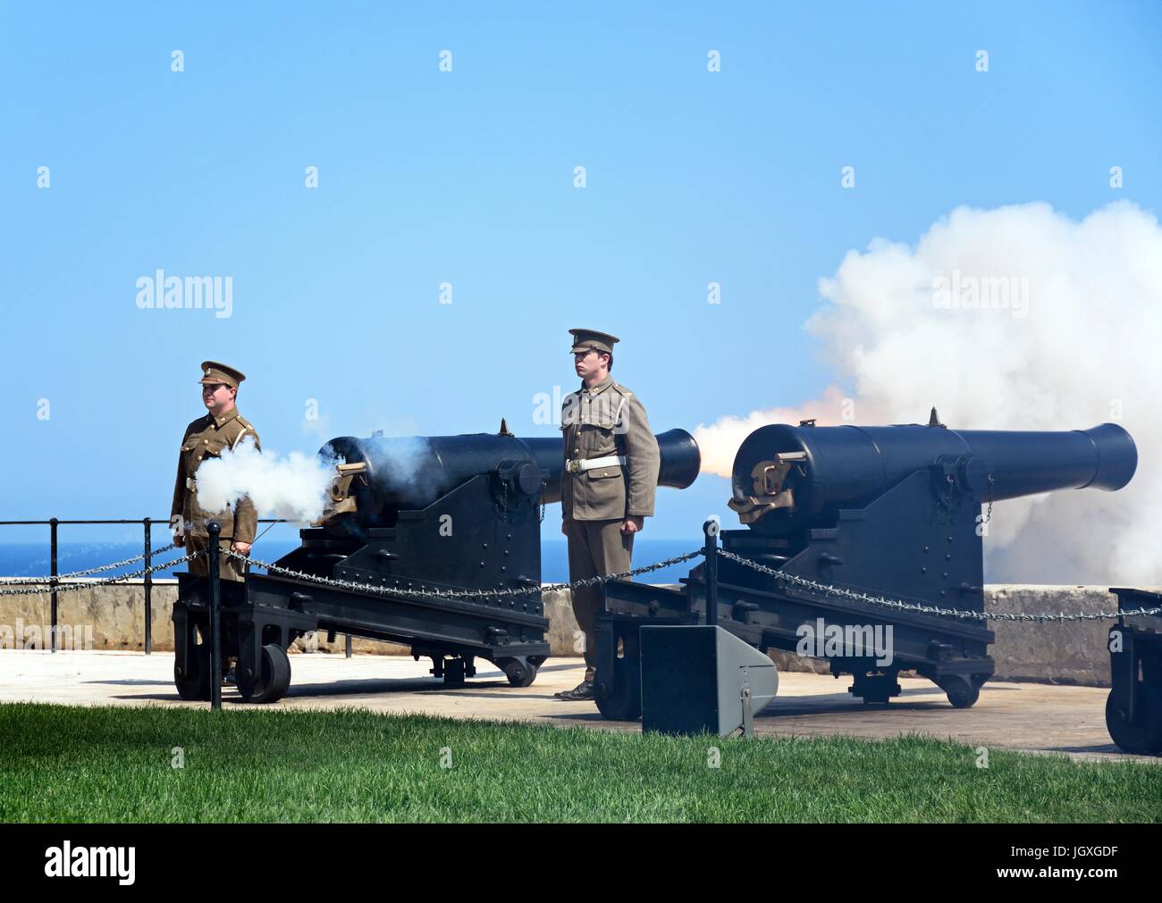 Soldiers firing cannons for the Noon Gun in Upper Barrakka Gardens ...