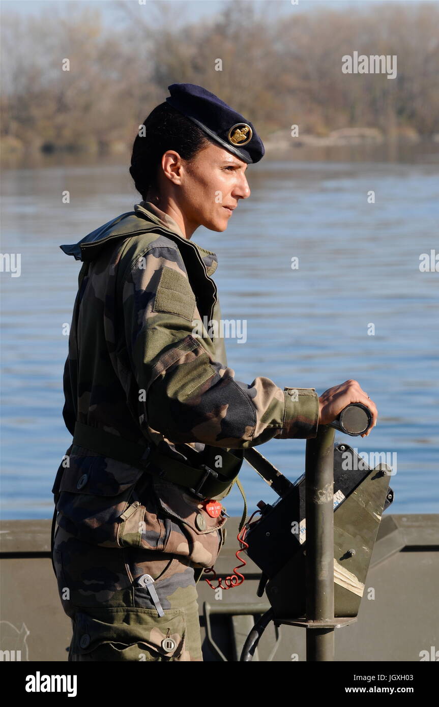 The 3rd Engineering Regiment of Charleville-Meziere, build a floating ...