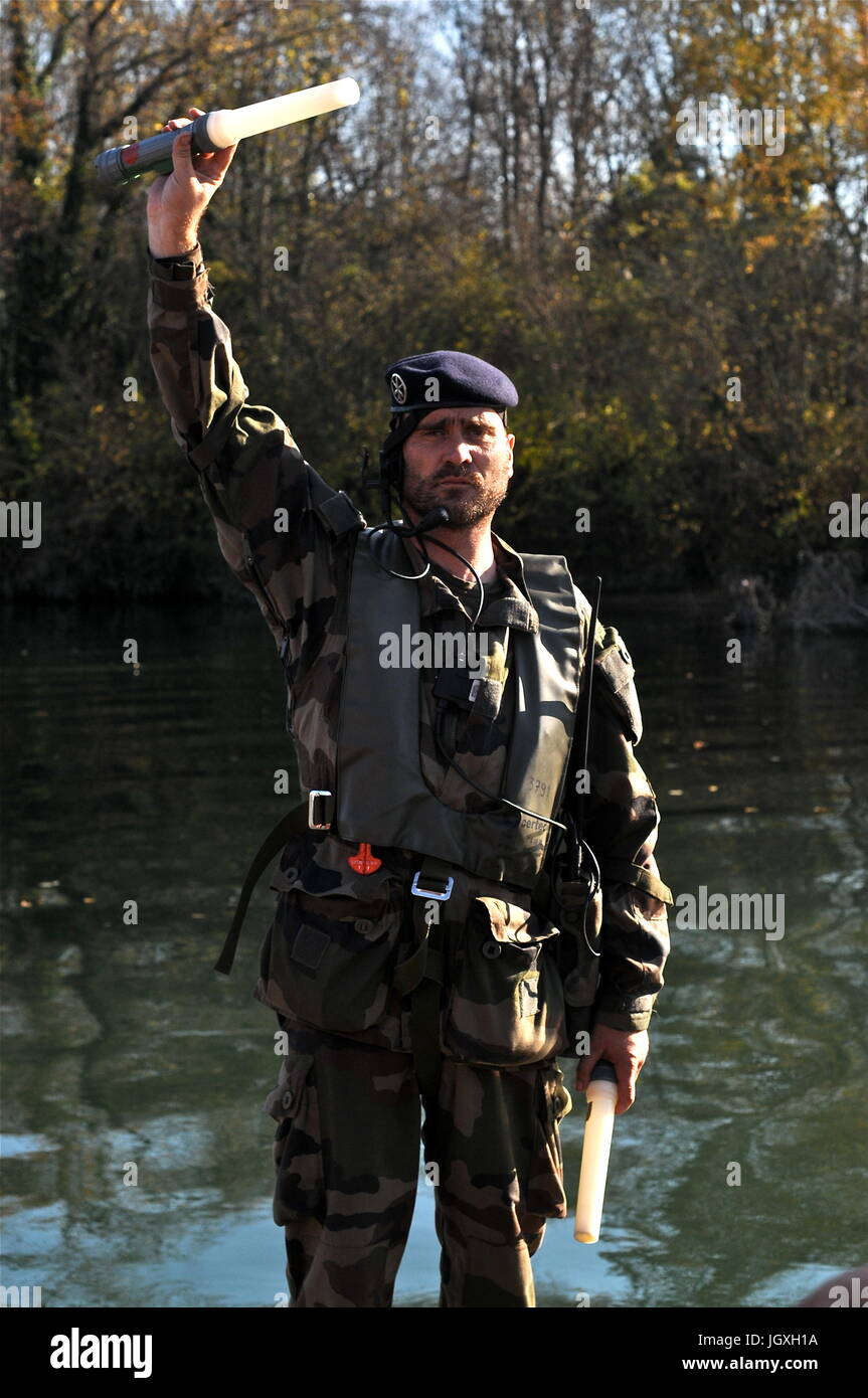 The 3rd Engineering Regiment of Charleville-Meziere, build a floating ...