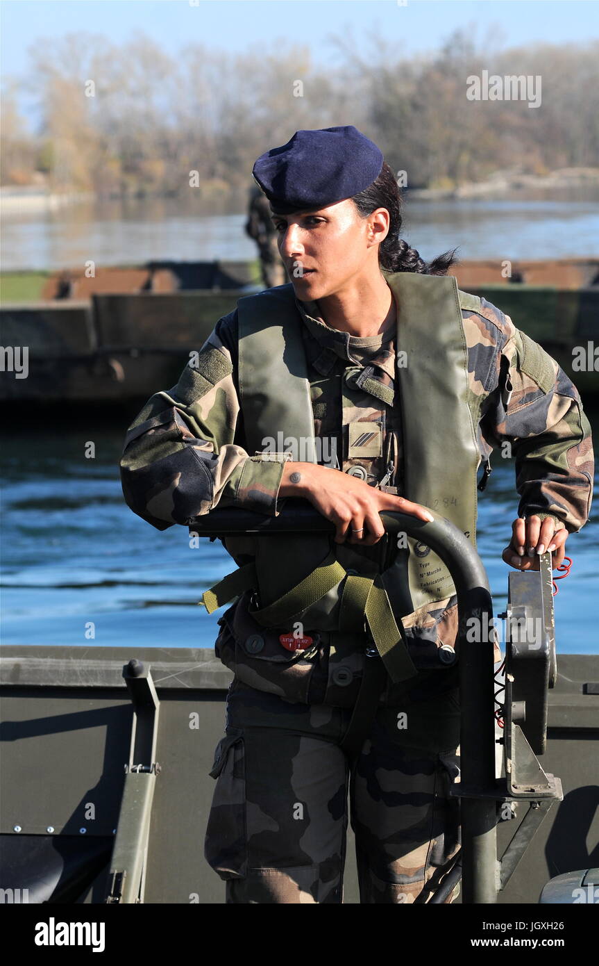 The 3rd Engineering Regiment of Charleville-Meziere, build a floating ...