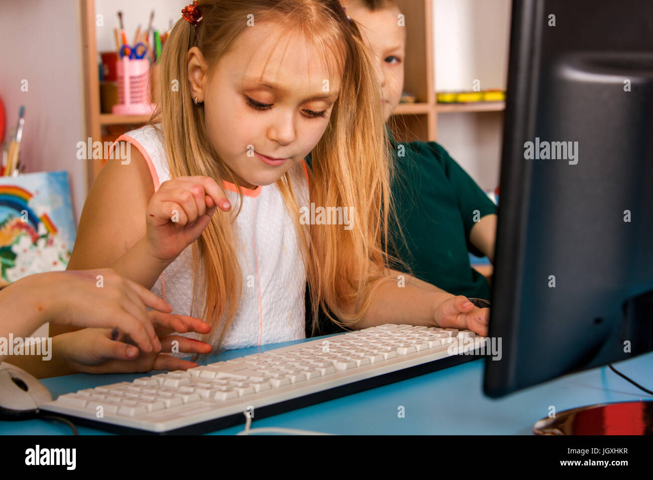 Children playing computer school hi-res stock photography and images ...