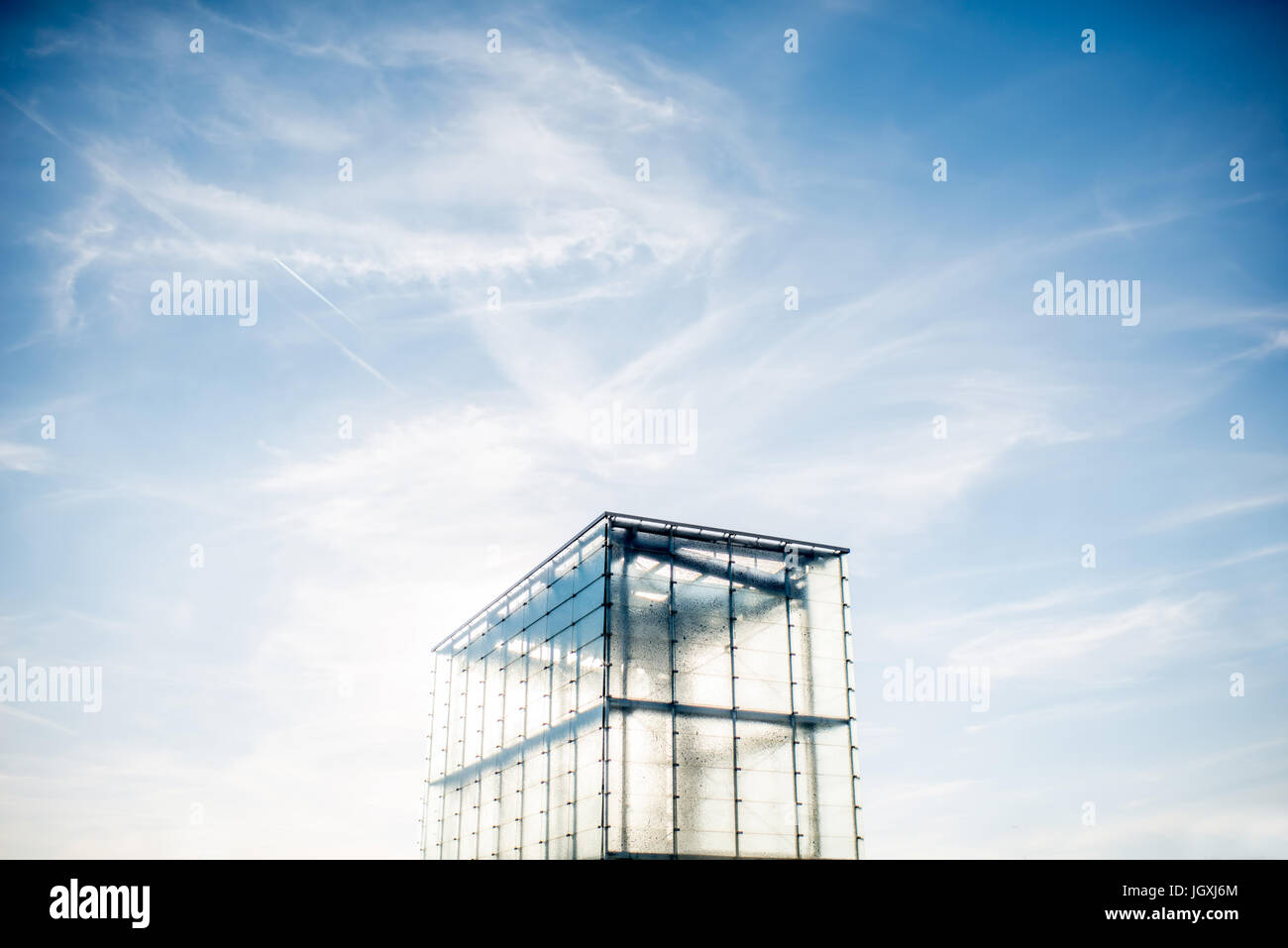 Modern transparent architectural structure hi-res stock photography and ...