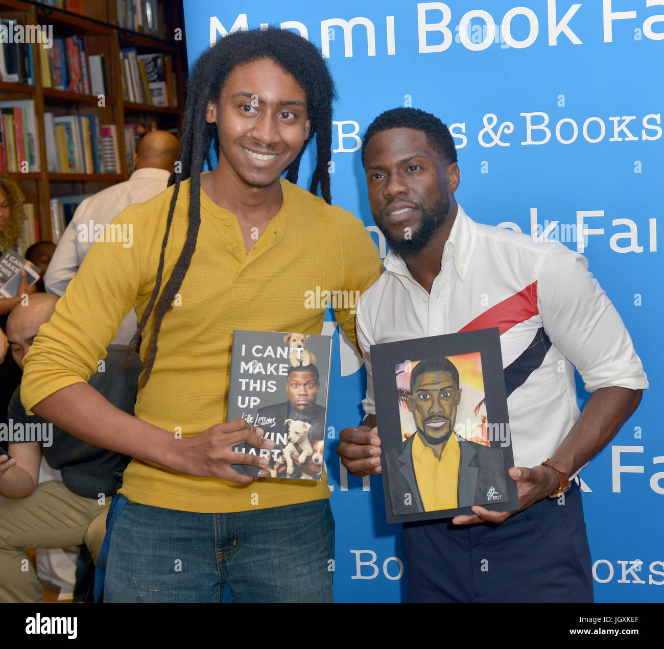 Kevin Hart sign copies of his book 'I Can't Make This Up: Life Lessons ...