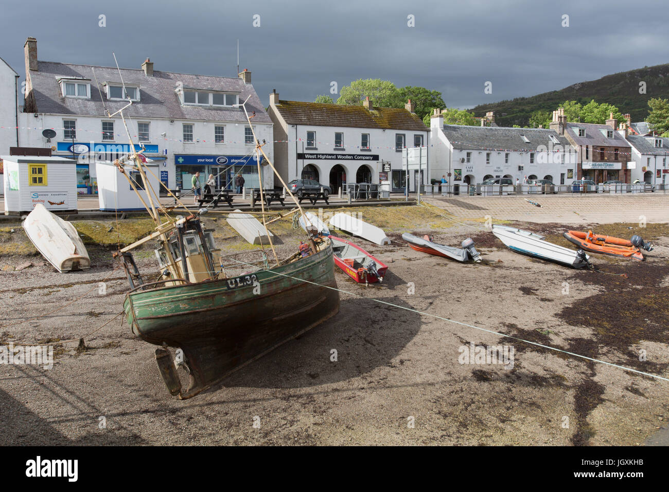 Town of Ullapool, Scotland. Picturesque view of Ullapool’s waterfront ...
