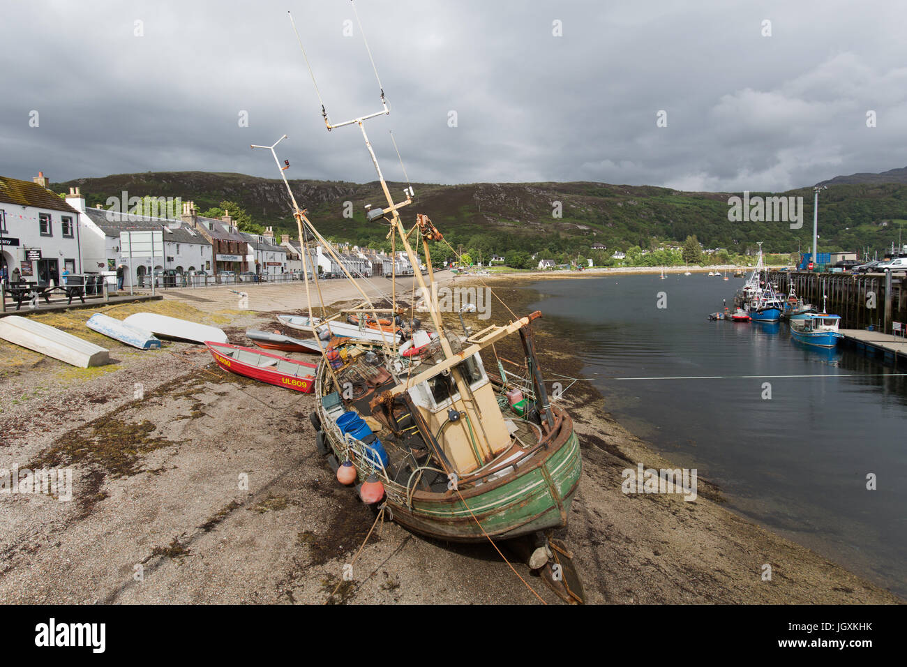 Town of Ullapool, Scotland. Picturesque view of Ullapool’s waterfront ...