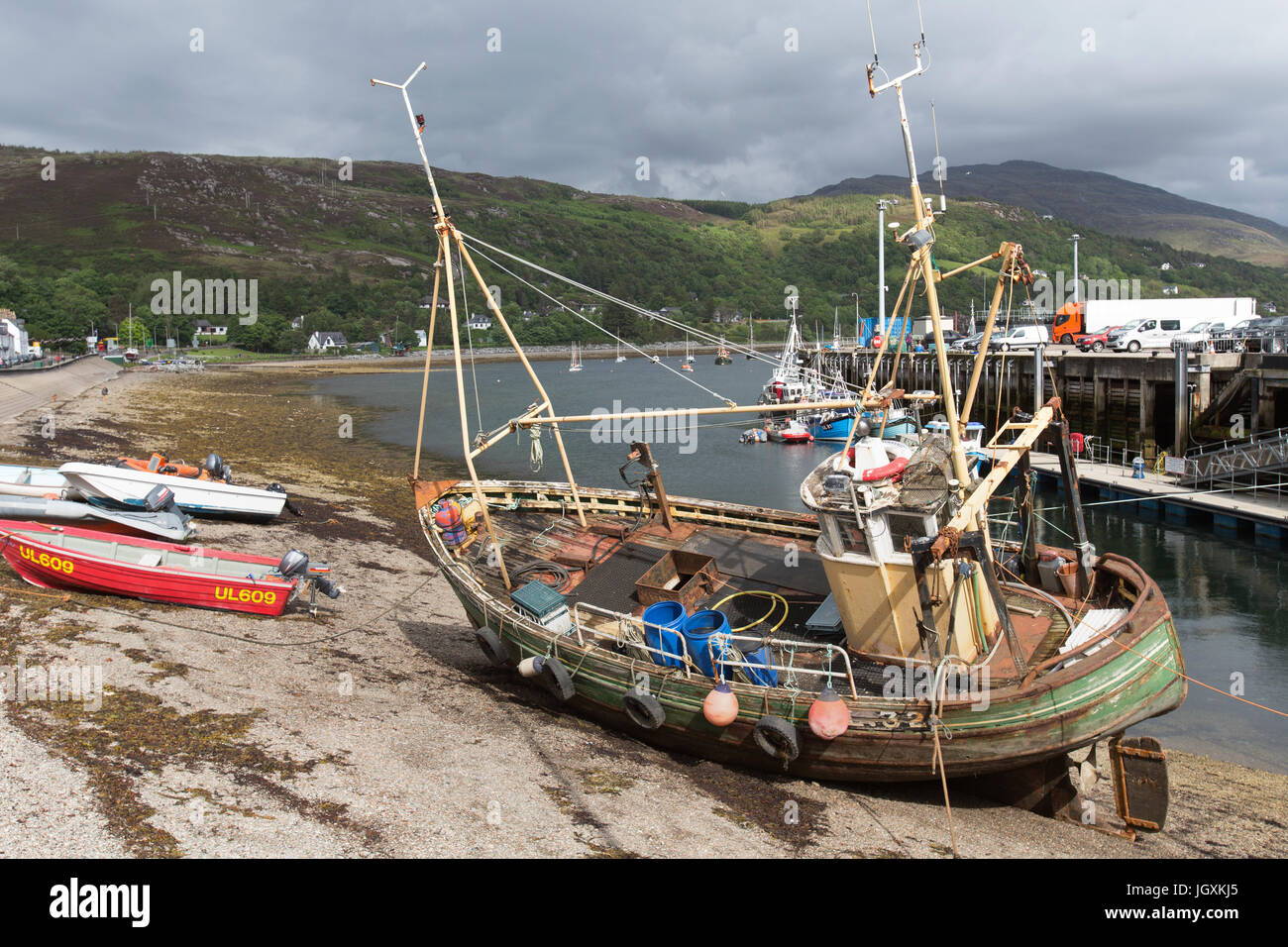 Town of Ullapool, Scotland. Picturesque view of Ullapool’s waterfront ...