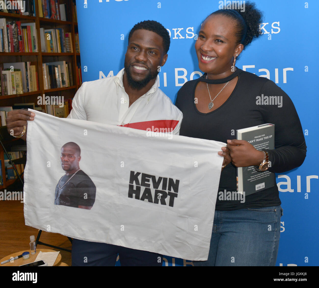 Kevin Hart sign copies of his book 'I Can't Make This Up: Life Lessons ...
