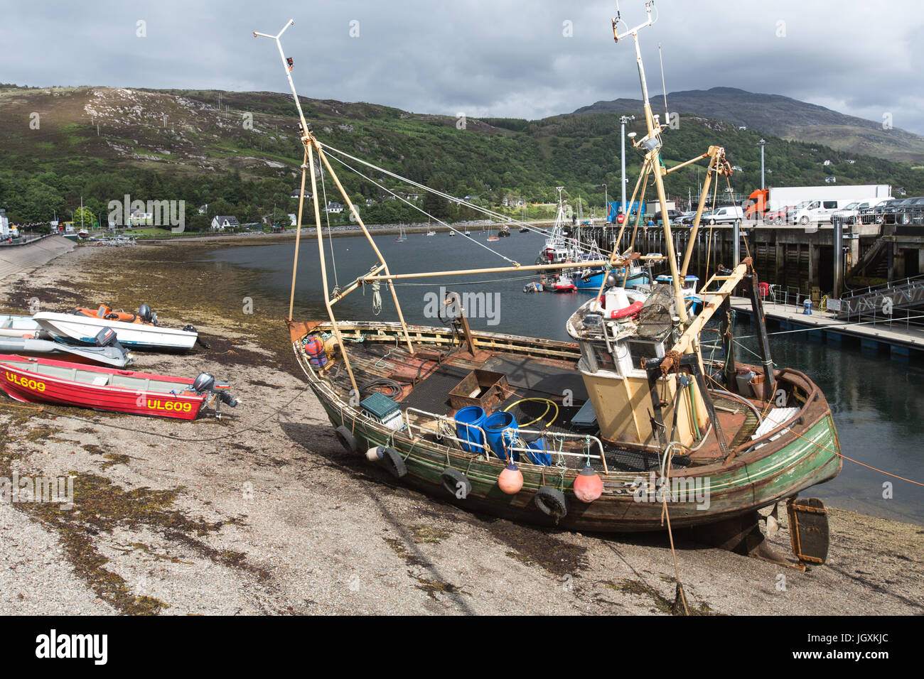 Town of Ullapool, Scotland. Picturesque view of Ullapool’s harbour ...