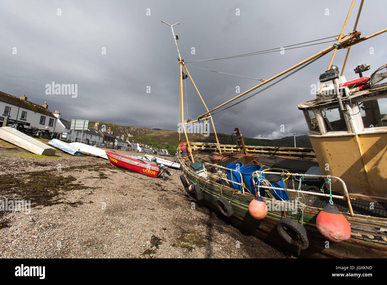 Town of Ullapool, Scotland. Picturesque view of Ullapool’s waterfront ...