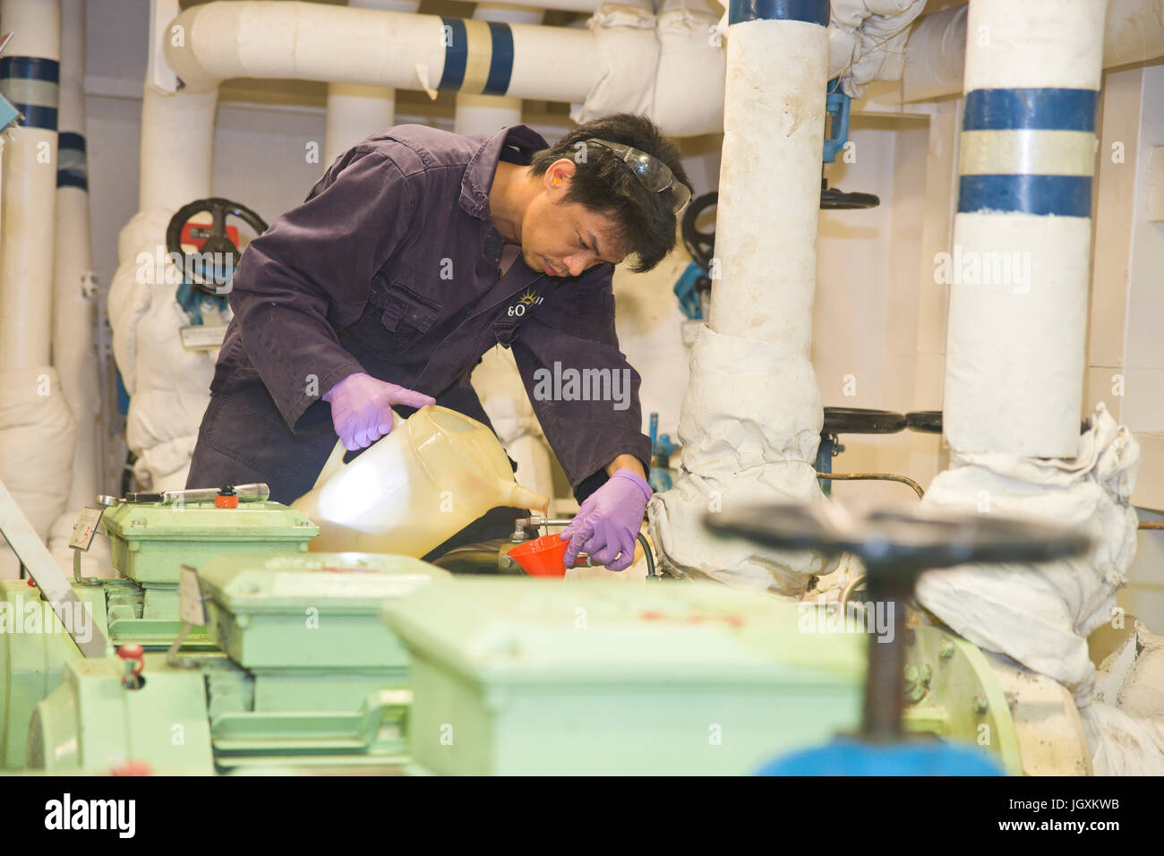 Ship_worker hi-res stock photography and images - Alamy