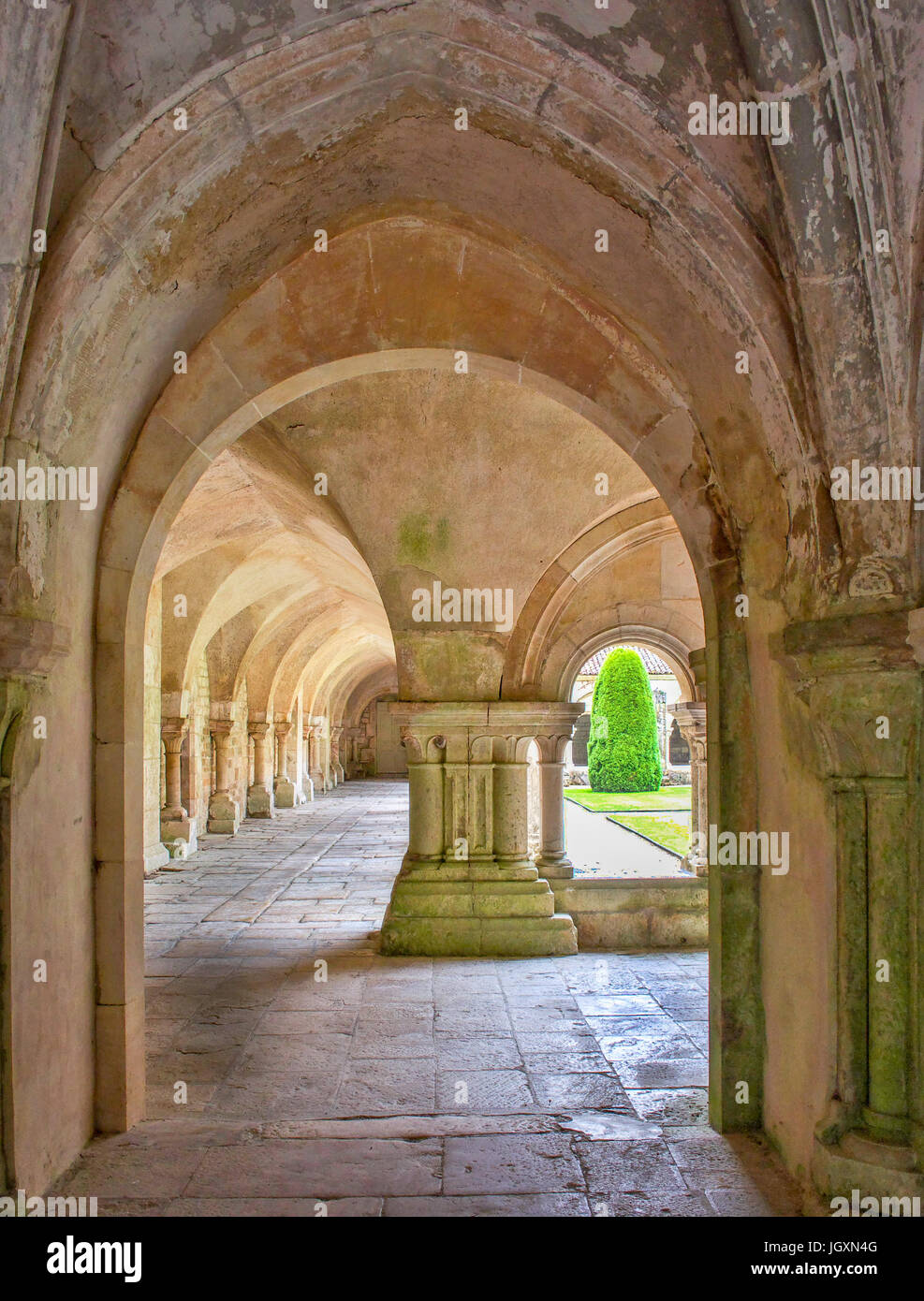 Burgundian romanesque architecture hi-res stock photography and images ...
