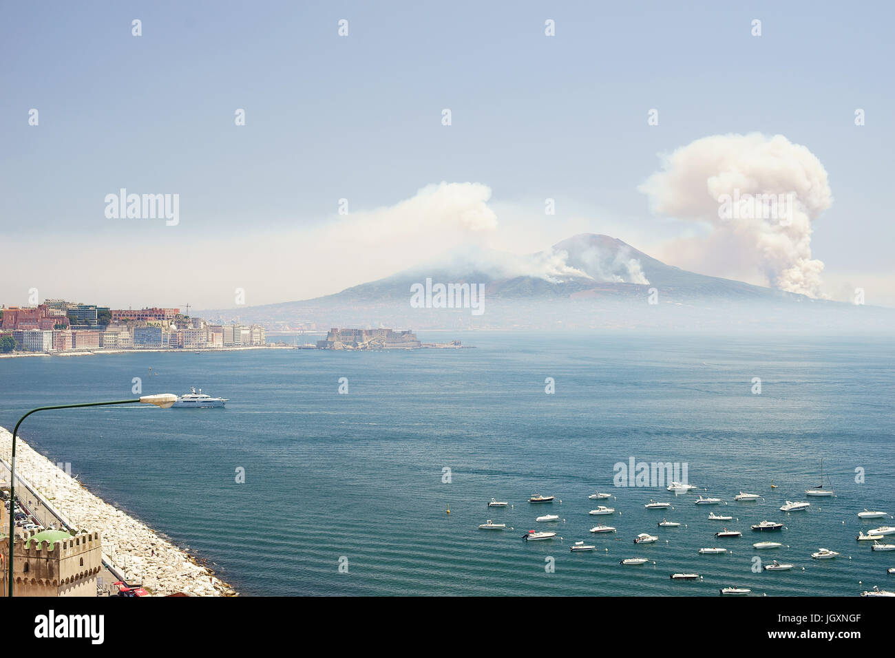 2017-07-11 naples italy fire on vesuvius mountain Stock Photo - Alamy