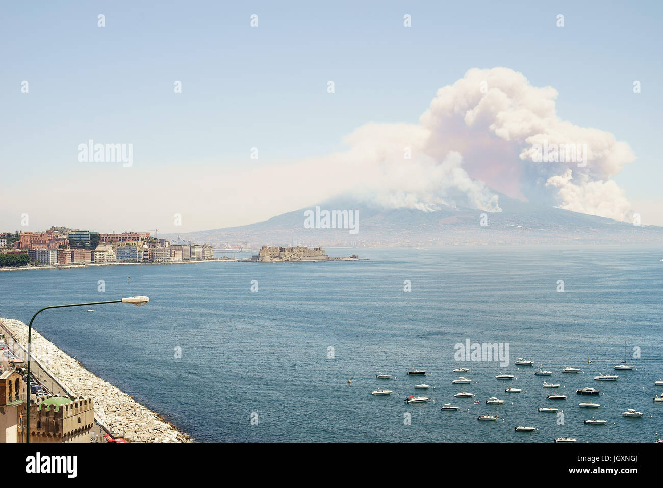 2017-07-11 naples italy fire on vesuvius mountain Stock Photo - Alamy