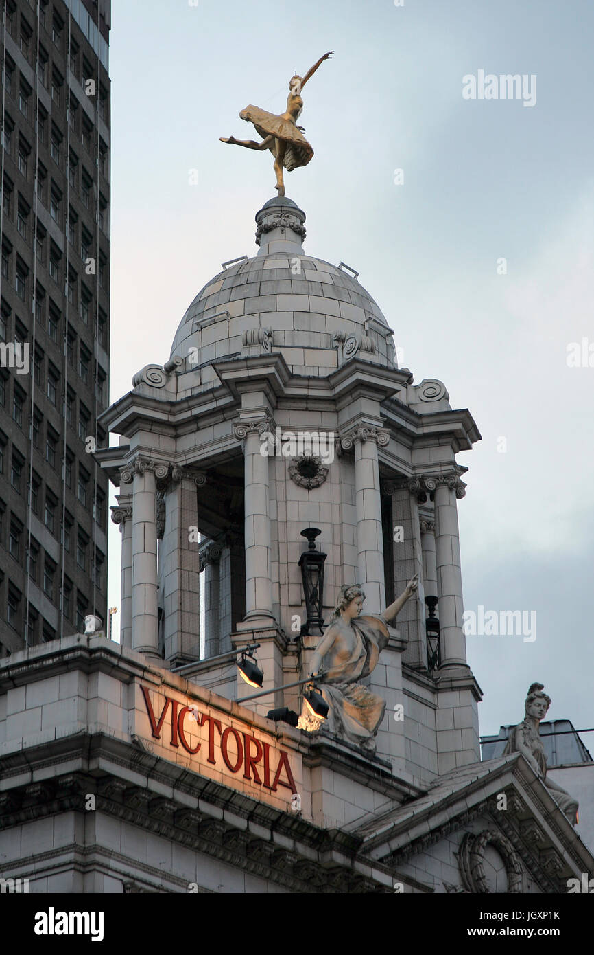 Victoria street london evening view hi-res stock photography and images ...
