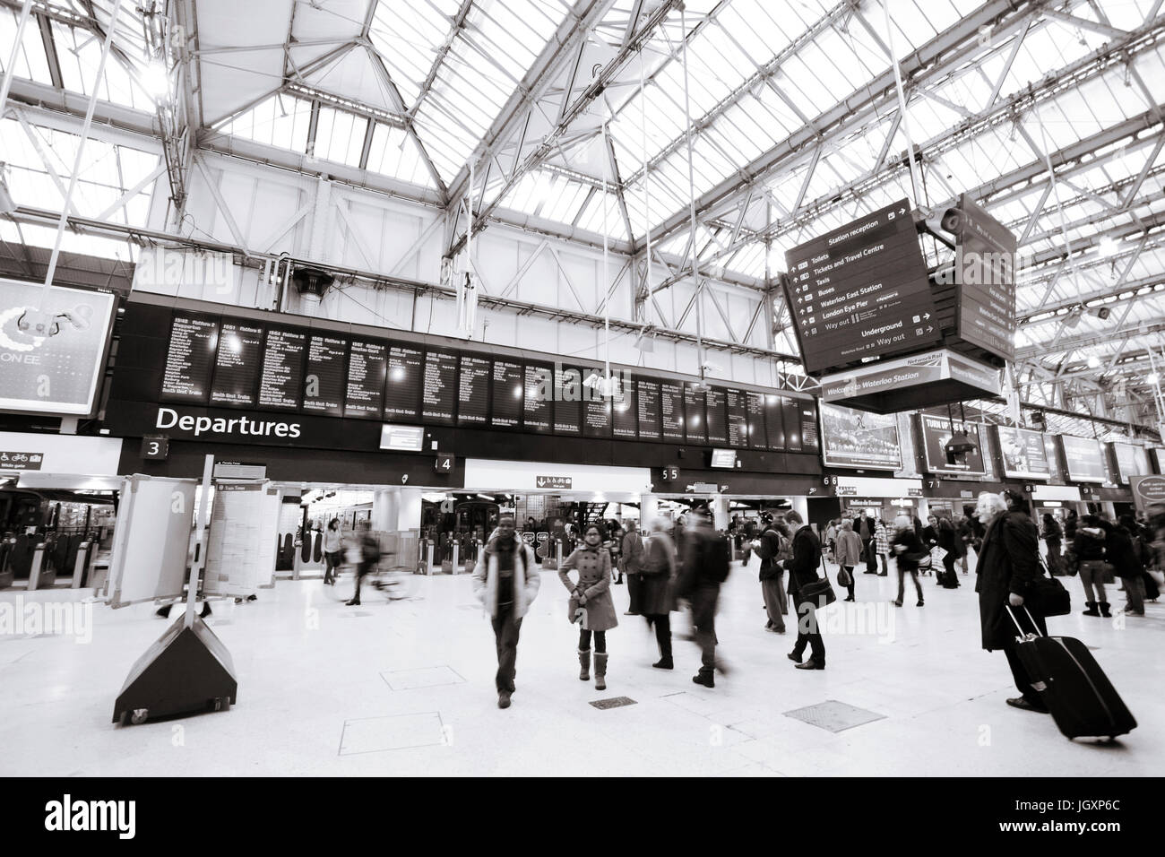 Waterloo station black and white hi-res stock photography and images ...