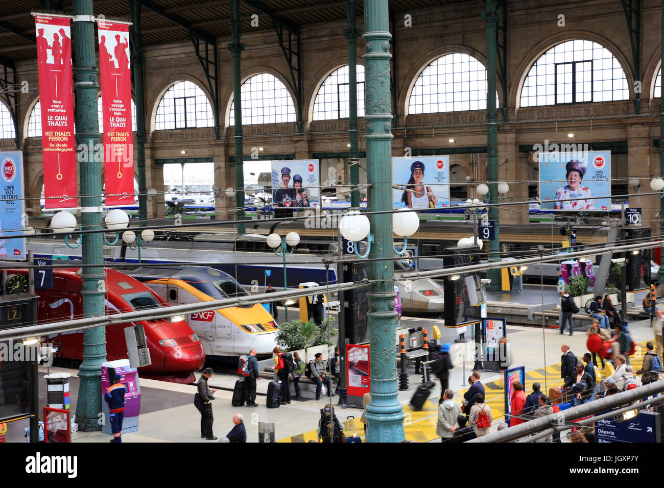 France gare du nord train station interior hi-res stock photography and ...