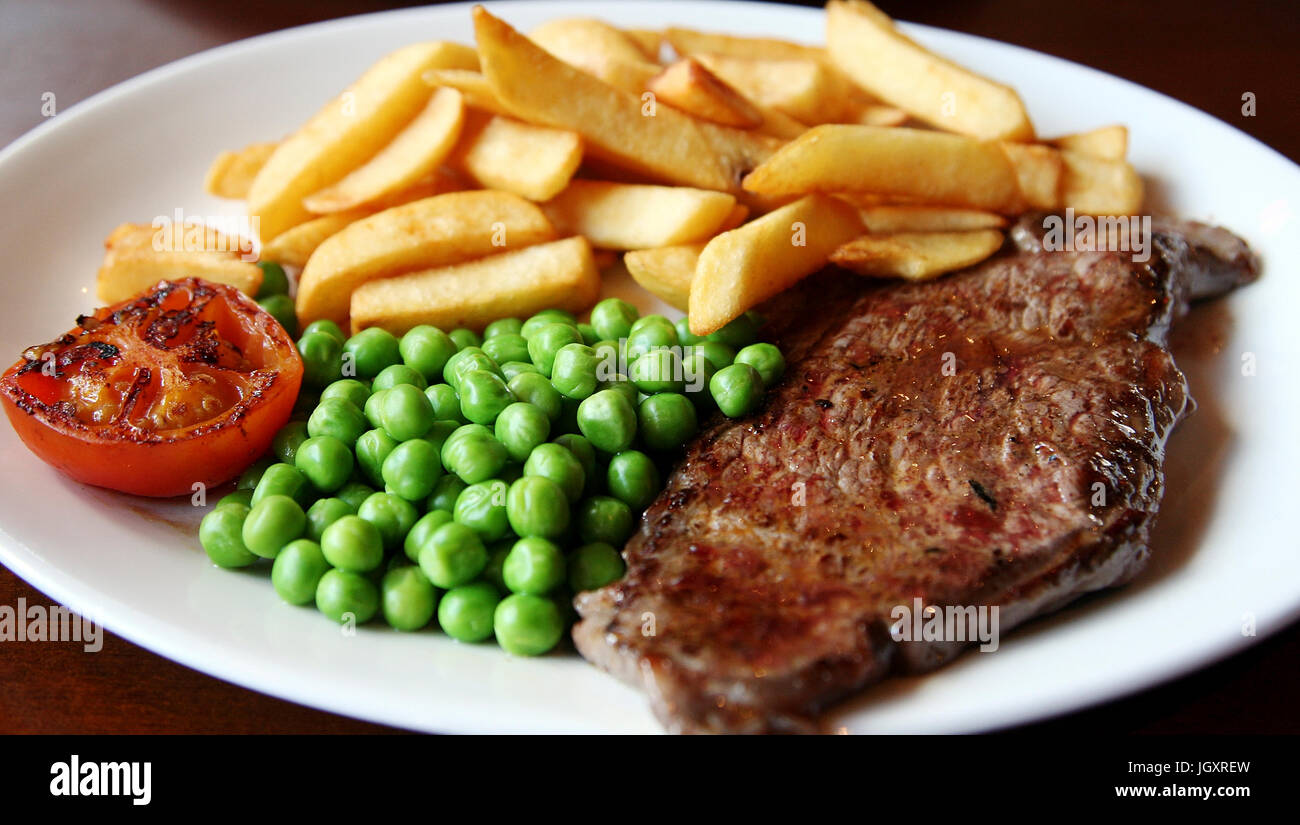 Sirloin steak chips hi-res stock photography and images - Alamy