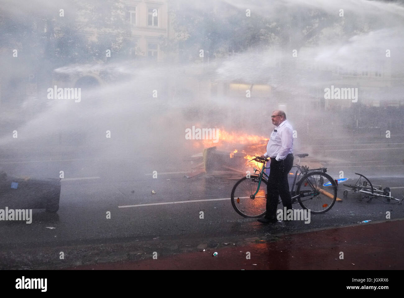 Black Bloks provoke violent riots in Hamburg (Germany) to protest G20 ...