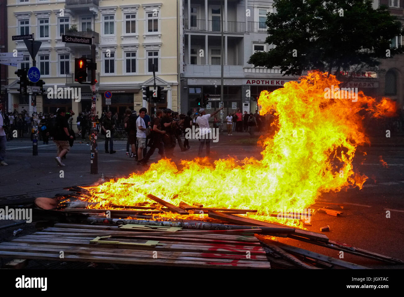 Black Bloks provoke violent riots in Hamburg (Germany) to protest G20 ...