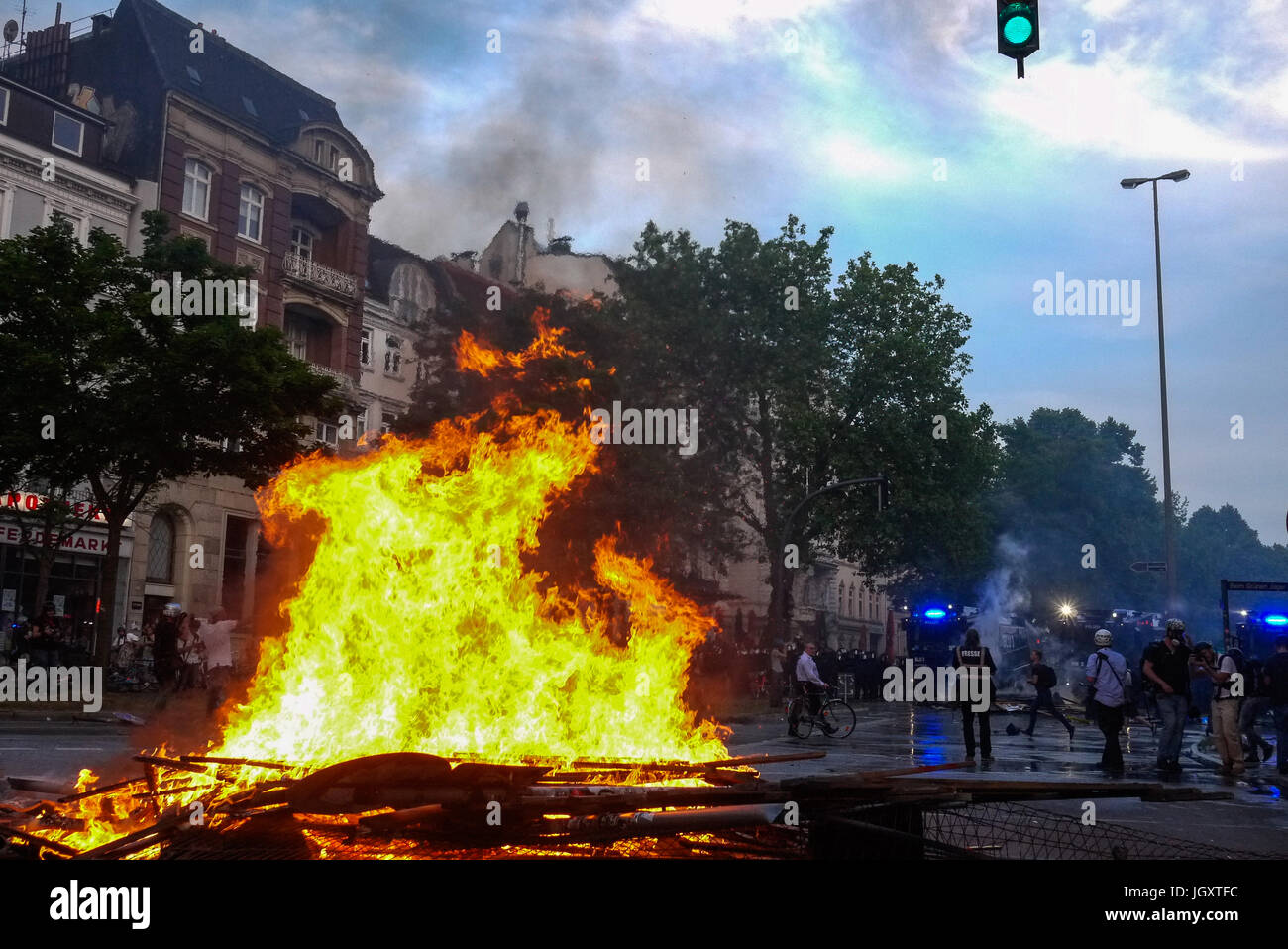 Black Bloks provoke violent riots in Hamburg (Germany) to protest G20 ...