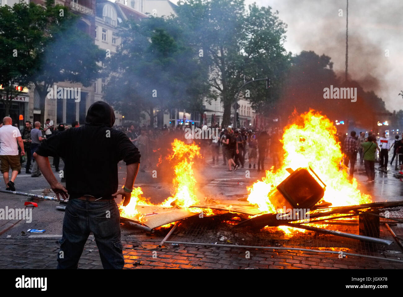 Black Bloks provoke violent riots in Hamburg (Germany) to protest G20 ...