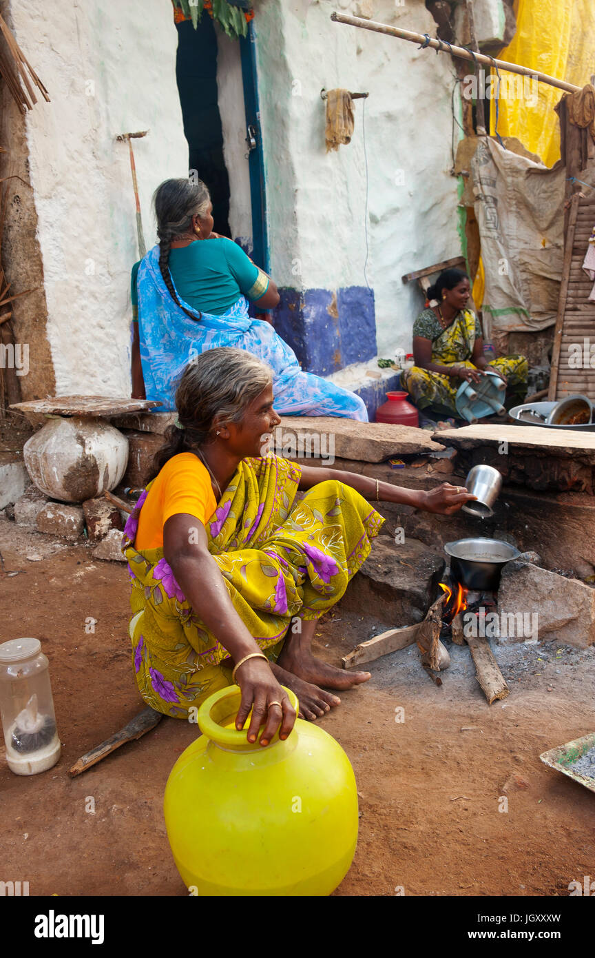 Indian old people cooking, india hi-res stock photography and images ...